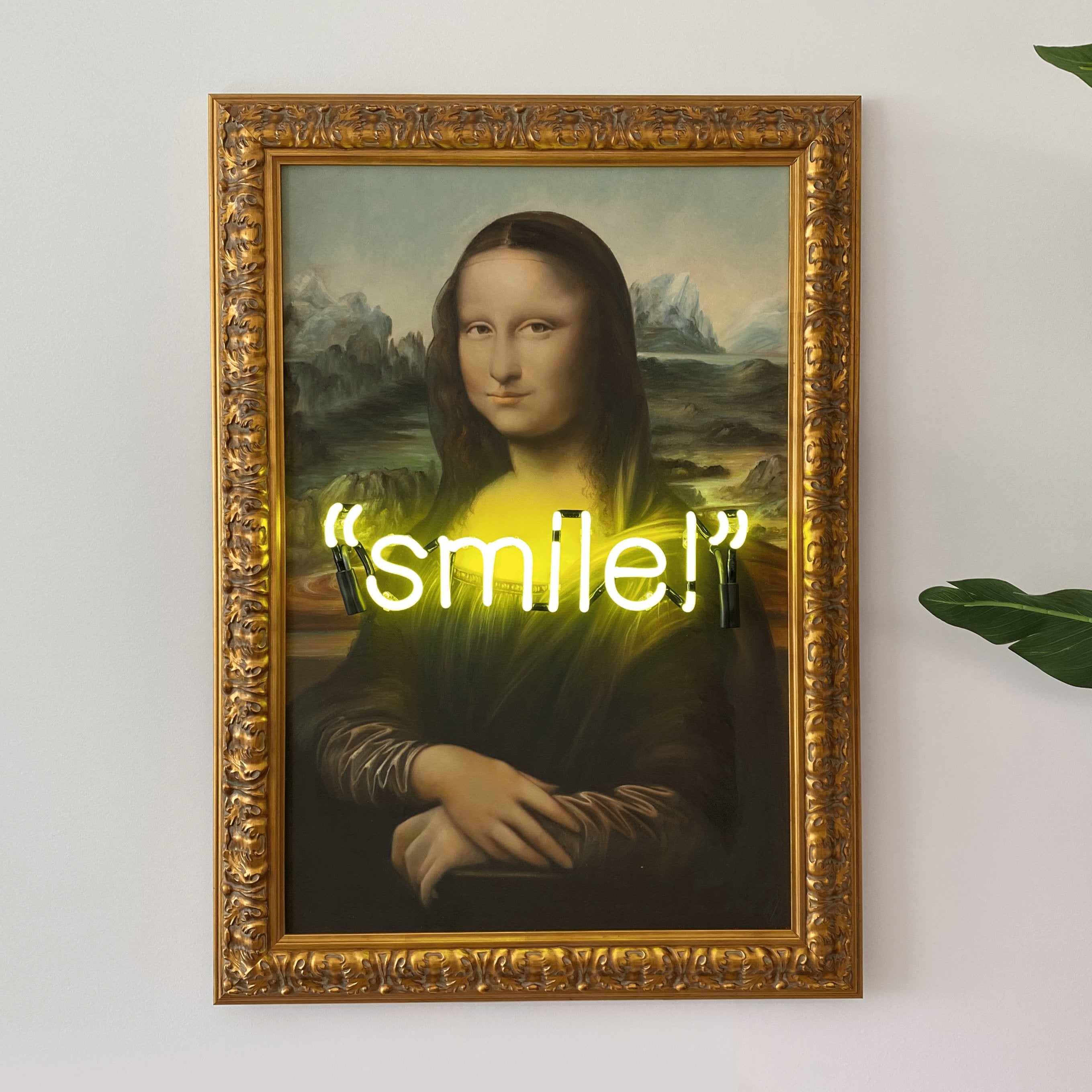 Mona Lisa "Smile" Neon Sign Wall Mounted – BeNeonUnicorn